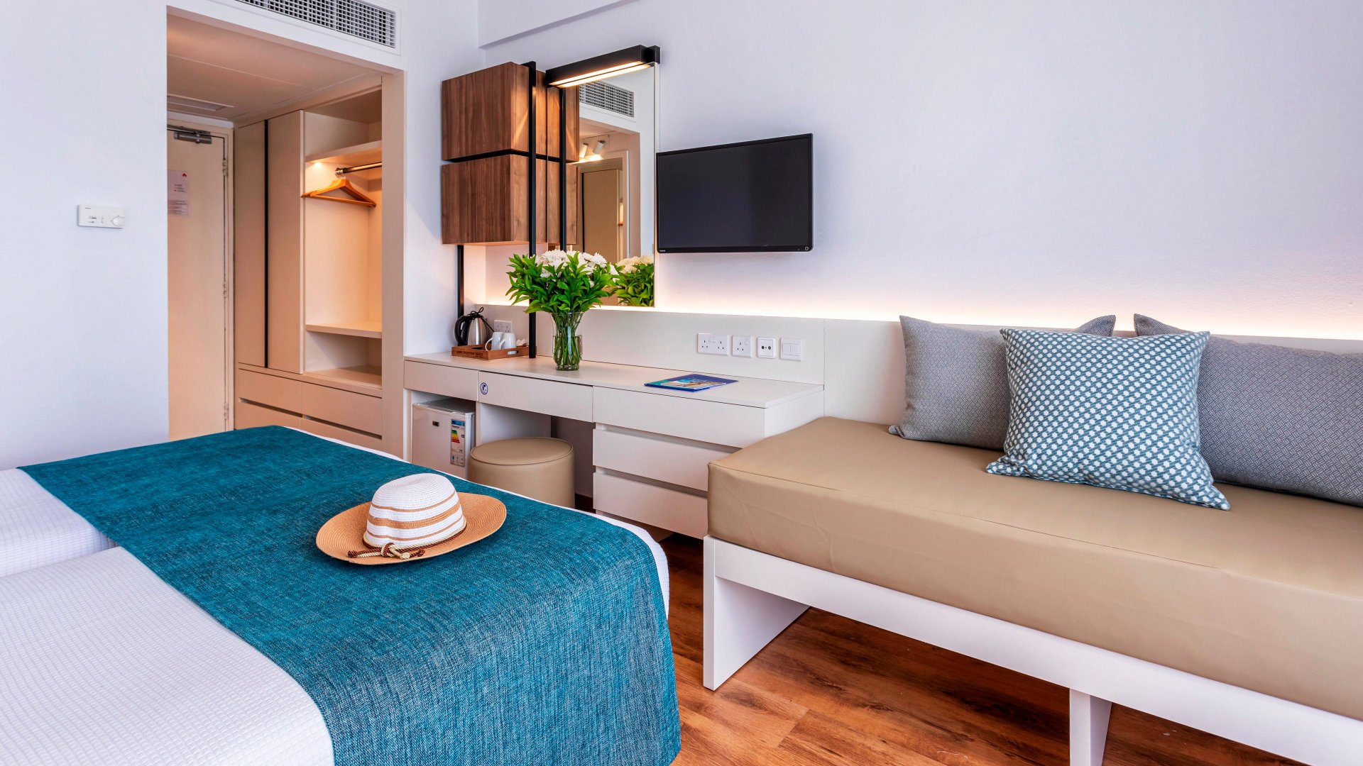 Hotel Louis Phaethon Beach Paphos Cyprus Holidays Reviews Itaka